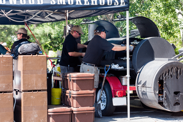 How This Amateur BBQer Is Beating Professional Pitmasters - Man Food ...